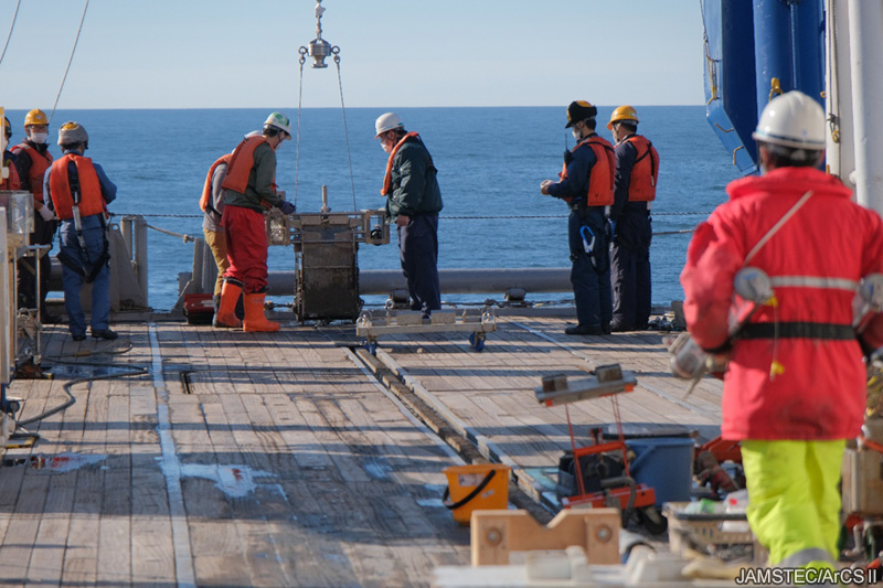 JAMSTEC 海洋研究開発機構 \海と地球の研究所／ on Twitter: "2022年9月1日 今日の日中の気温は10度前後。ずっと日差しを浴びていたデッキ上の温度計は午後に30度を超え ...