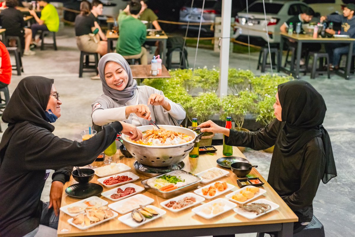 Visit Johor🏄🏻‍♂️ on Twitter: "Apa diet diet ni? Esok jelah diet, lepak lah dulu makan Thai BBQ ...