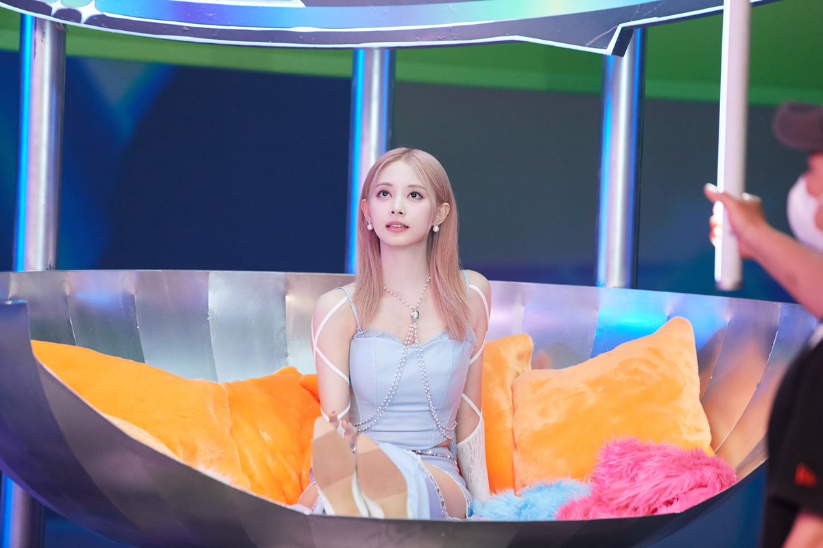 TWICE Indonesia on Twitter: "TWICE ‘BETWEEN 1&2’ Behind the Scenes: "Talk that Talk" M/V ...