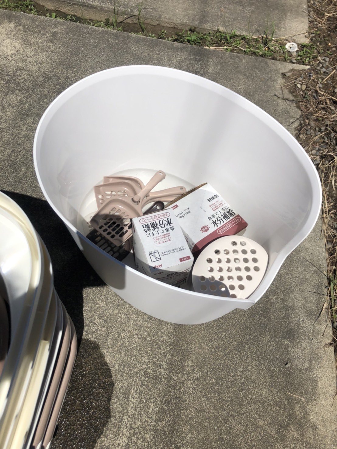 hinatabocco.k on Twitter: "玄関先にご飯やトイレが置いてありました 応援のメッセージもございました😸大切に使わせていただきます。ありがとうございました🙇‍♂️ ...