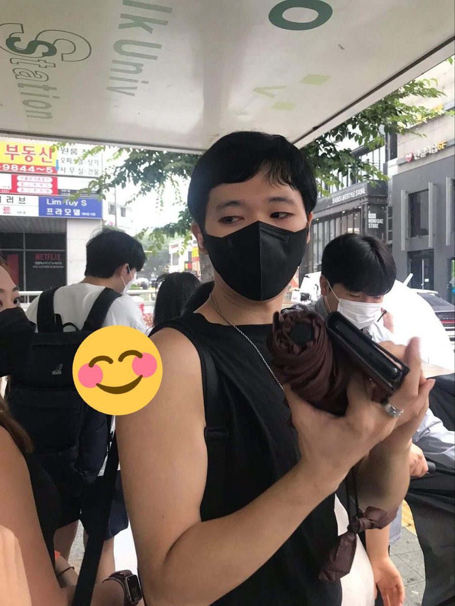 슬쩍 보며 남자 스캔하기 #퀸동주 #퀸동주 _𝐡♡𝐥𝐢𝐜 @queen_dj_holic