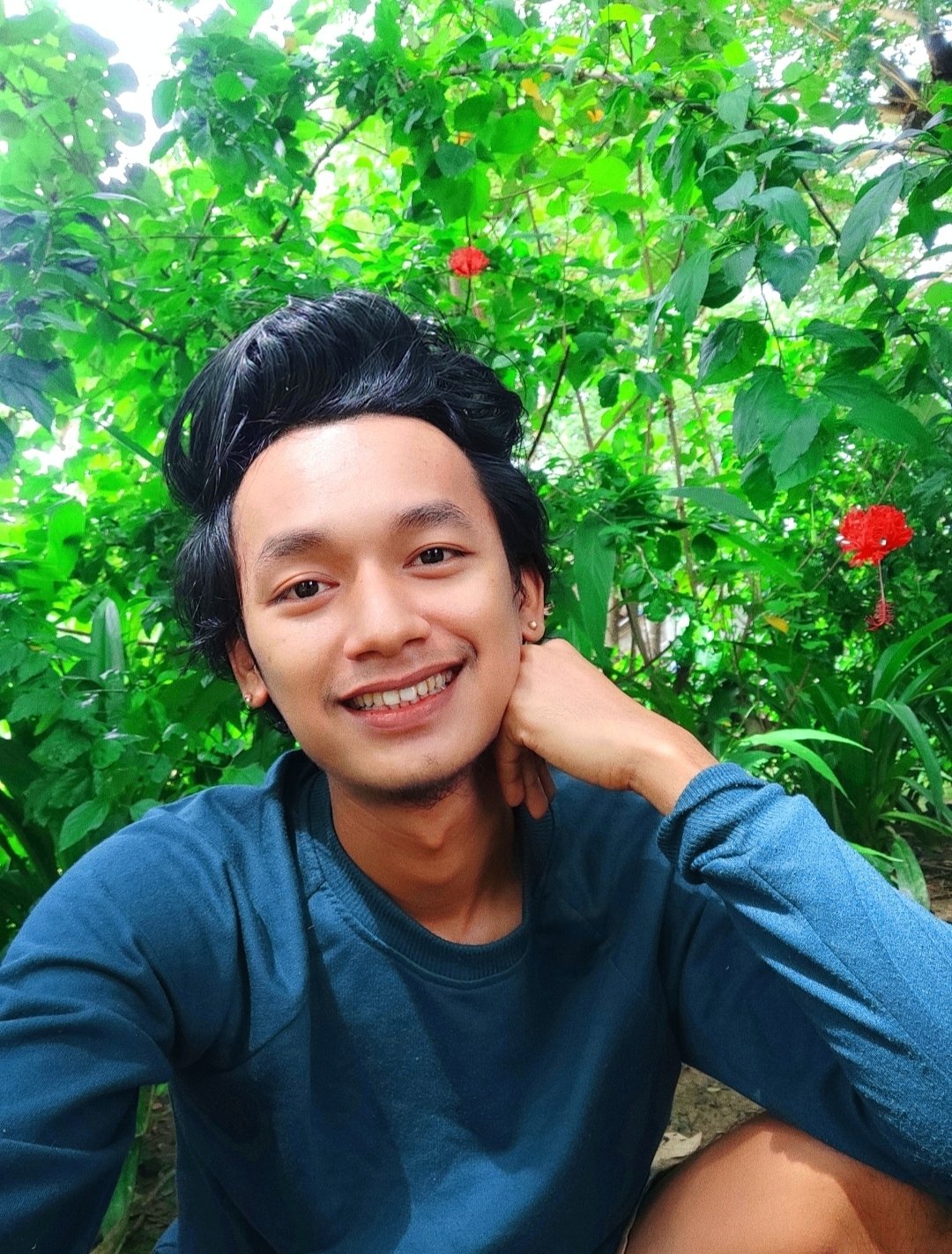 Khaing Hlawn Moe (Khaing Gyee) on Twitter: "အရင်လိုချစ်ပေးကြပါဦး💚💚💚 https://t.co/3CkqAeZ6Xn ...