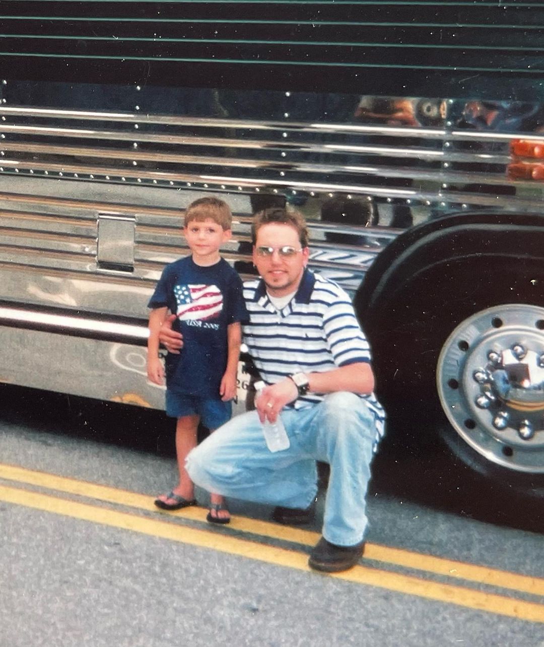 Jason Aldean Tour Bus 2022