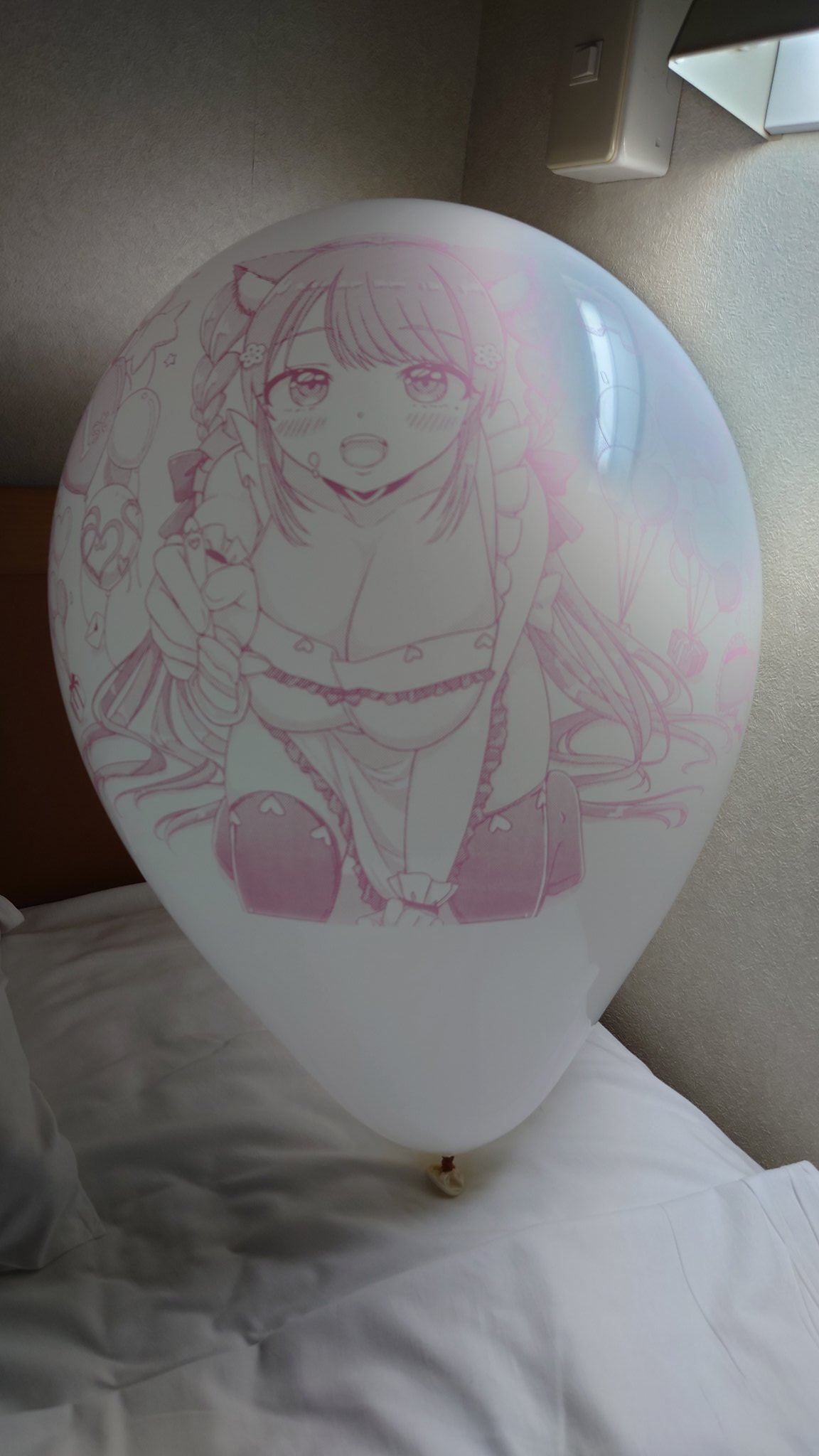 新島衣舞紀 On Twitter 泊まり勤務なのでももにゃの風船を持ってきてふくらませました´ω` 一緒に寝ます´艸` 風船