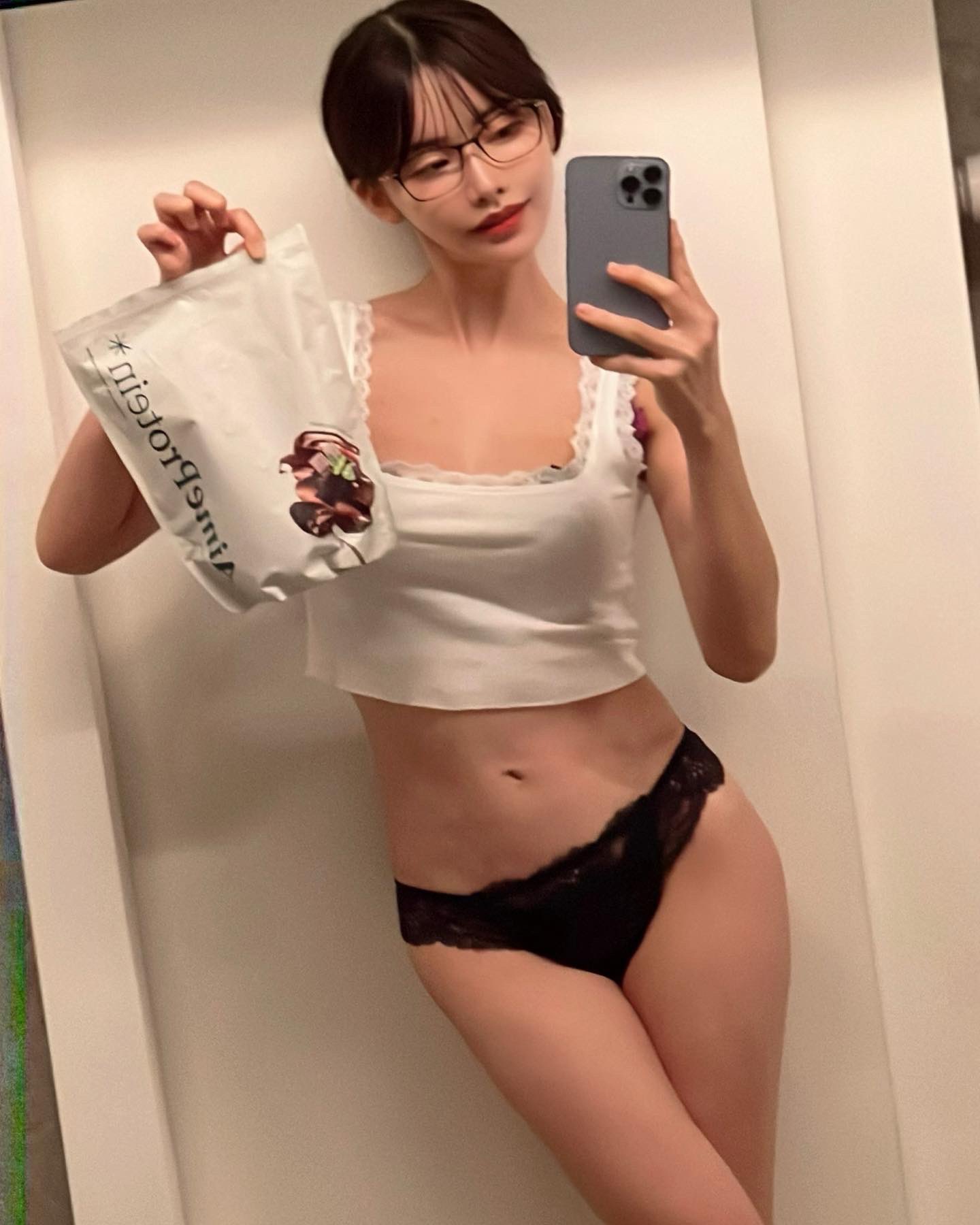 深田咏美｜深田えいみ｜Eimi Fukada on Twitter: "@FUKADA0318 你说我的身材好吗？ 我就是吃这个营养品哟！ 有哥哥能卖给我吃吗？ 『礼品购买』 https ...