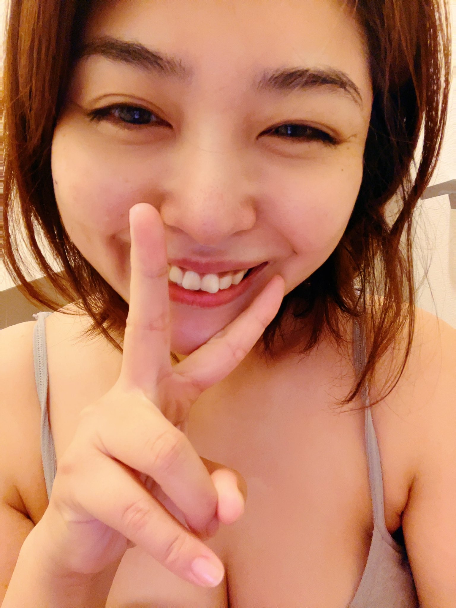 赤井 美希 on Twitter: "おはみきっ ️ 寝起き ️元気 ️赤井美希‼️ 今日も笑顔でむっちらごー 🏻🤩 寝起きすぎて髪の毛爆発っ🤯💥 https://t.co ...