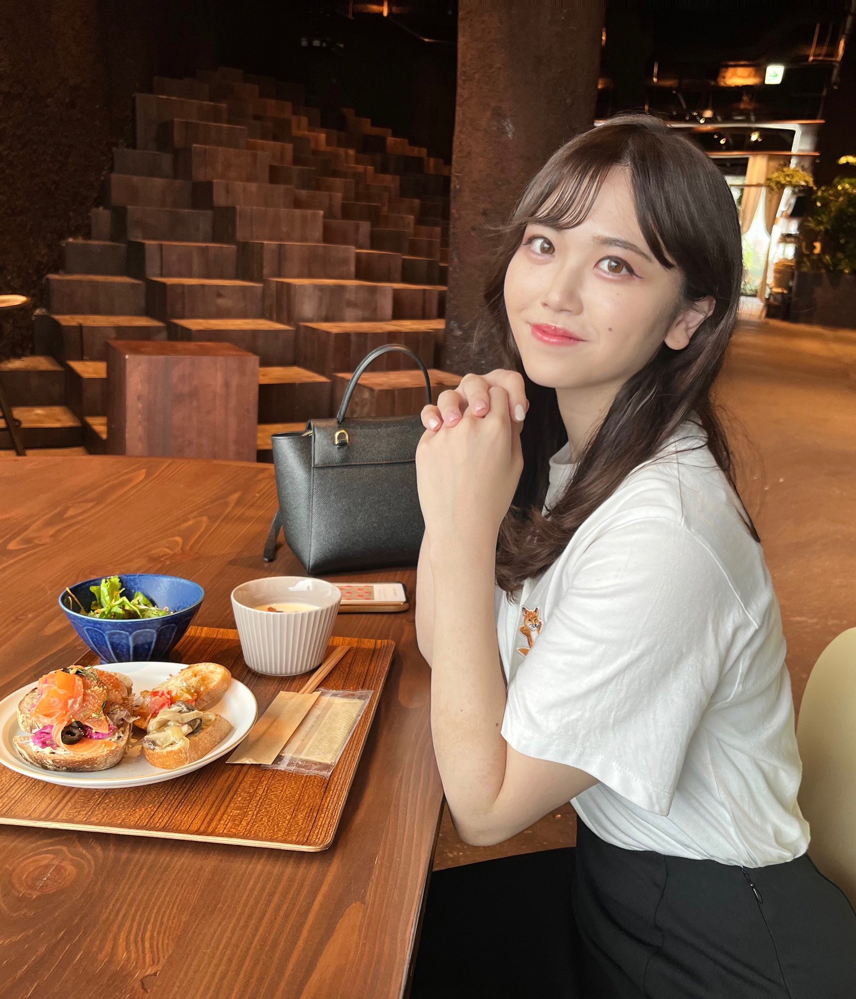 荒木 美輝 / Miki Araki on Twitter: "iPhone13で撮ってもらった昨日のランチの写真🫶 昨日はAppleの発表会みて夜更かししてしまった🥹 実は私まだ ...