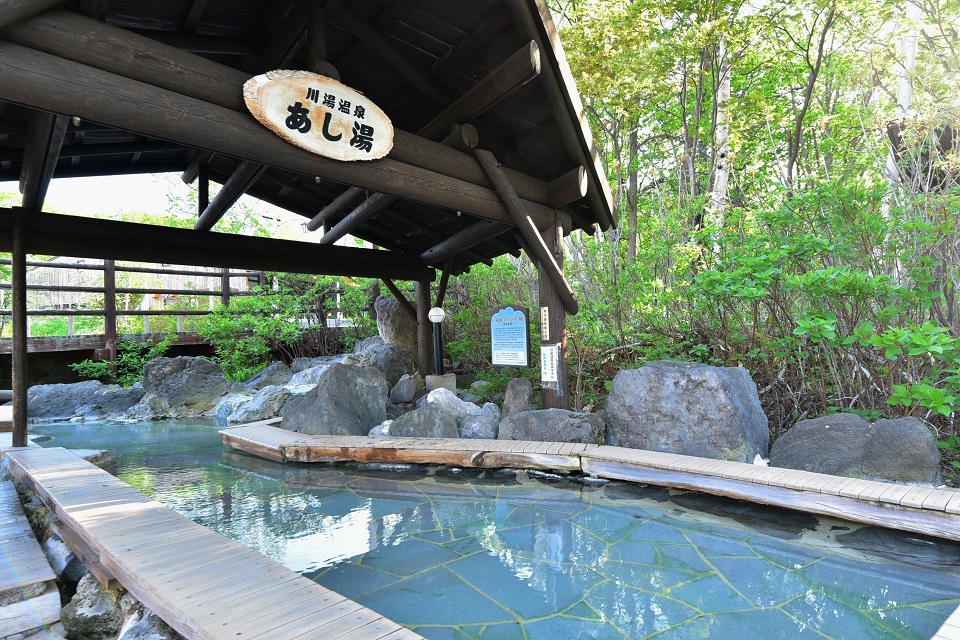 PREZO（プレゾ） on Twitter: "温泉街ならではの湯けむり情緒たっぷりなスポット #川湯温泉足湯👣強酸性でぴりっとした感触が気持ちいい♪#川湯温泉 のお湯は体が芯から温まり ...