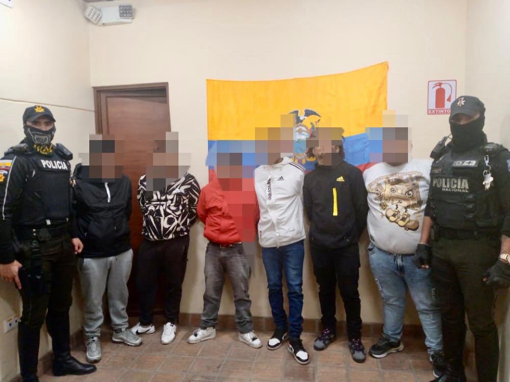 La Voz Del Tomebamba On Twitter Esta Noche La Policía Nacional