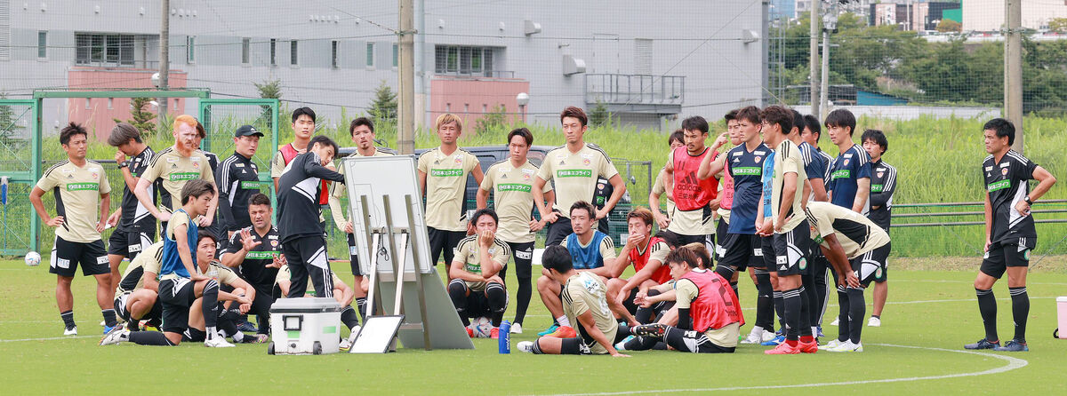 ベガルタ仙台実況アカウント【非公式】 on Twitter: "伊藤彰新監督が練習初合流「必ずJ1を勝ち獲ろう」（報知）https://hochi.news/articles/20220908 ...