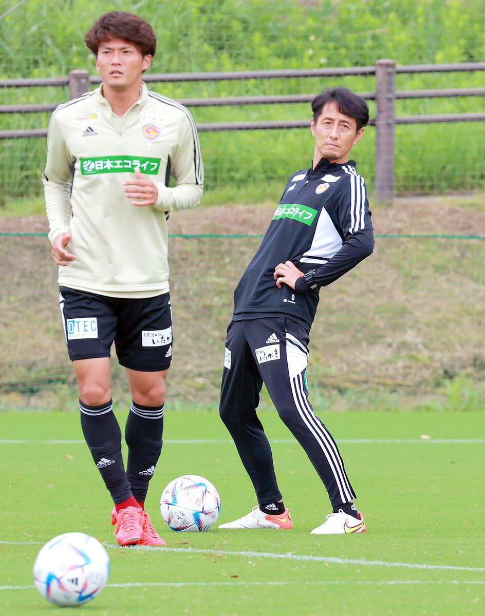 ベガルタ仙台実況アカウント【非公式】 on Twitter: "伊藤彰新監督が練習初合流「必ずJ1を勝ち獲ろう」（報知）https://hochi.news/articles/20220908 ...