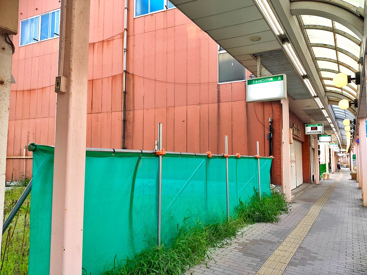 j-rakuda on Twitter: "新発田市中町商店街のウオロク中央店跡地。1962年オープンと新発田発祥のウオロク1号店として細長い店舗で長らく営業を続けていたが2019年に惜しまれ ...