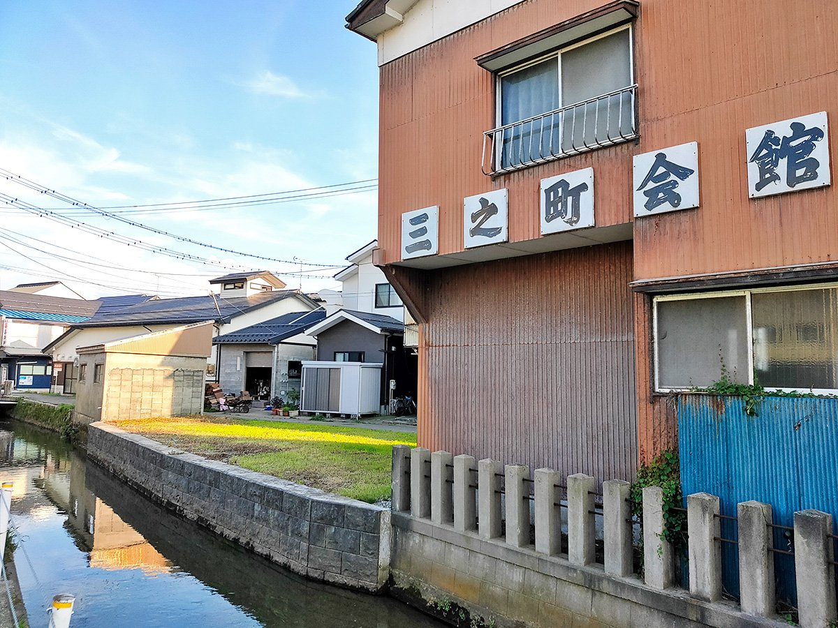 j-rakuda on Twitter: "新発田市中町商店街のウオロク中央店跡地。1962年オープンと新発田発祥のウオロク1号店として細長い店舗で長らく営業を続けていたが2019年に惜しまれ ...