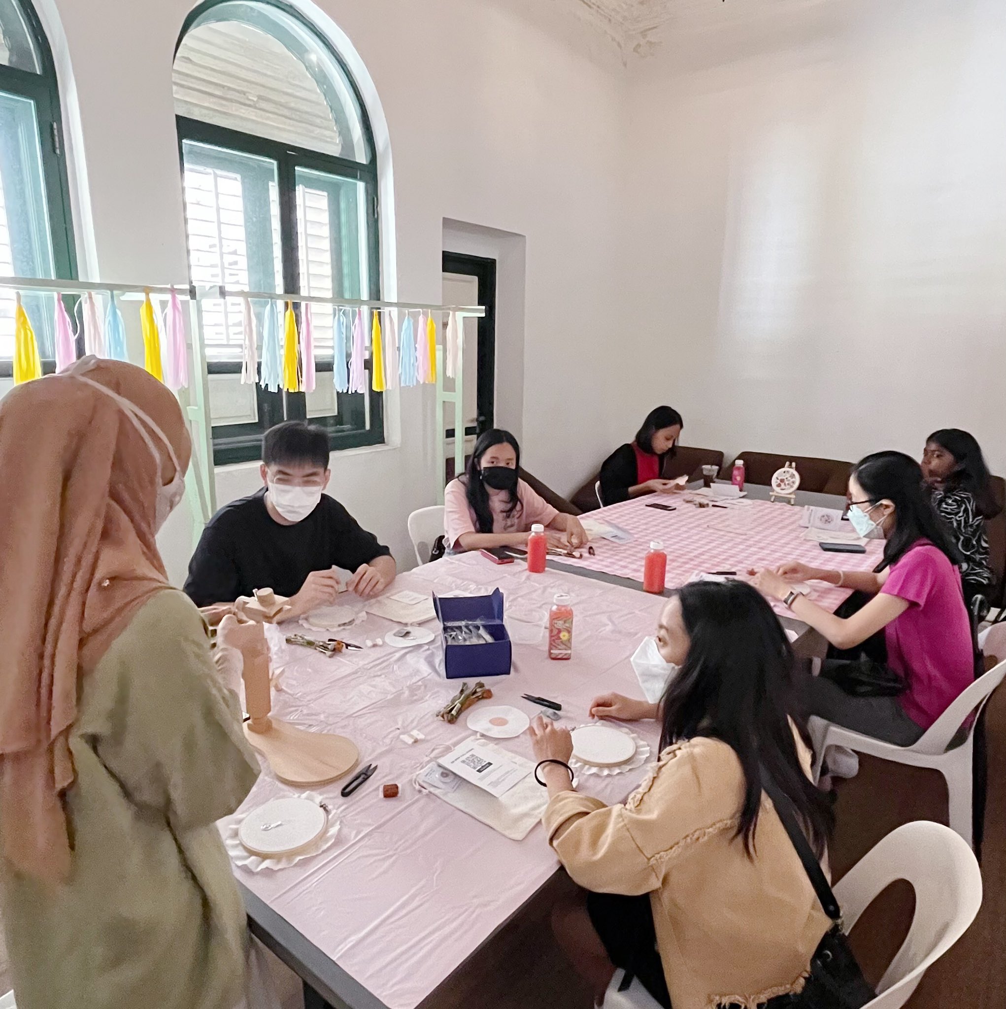 Kira on Twitter: "had fun last weekend, i hosted embroidery workshops at rumah tangsi 🌸 i said ...