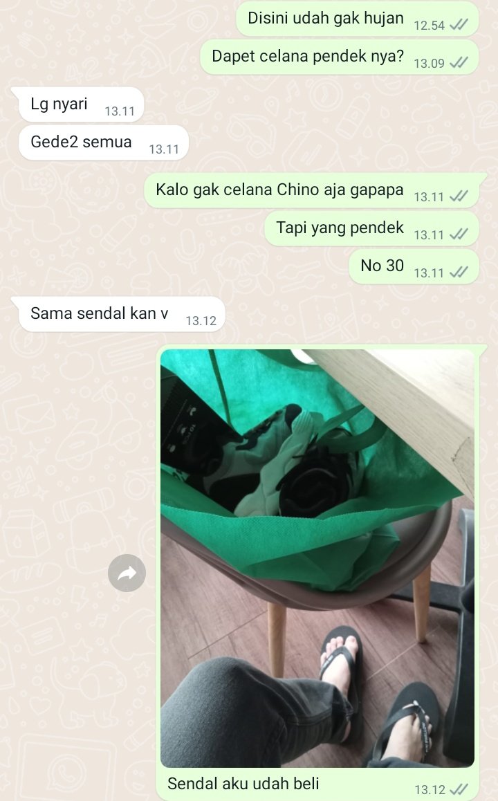 Girard on Twitter: "Ketika lu udah pake sepatu, jeans, dan jaket, tapi lu tinggal di Kota Hujan ...