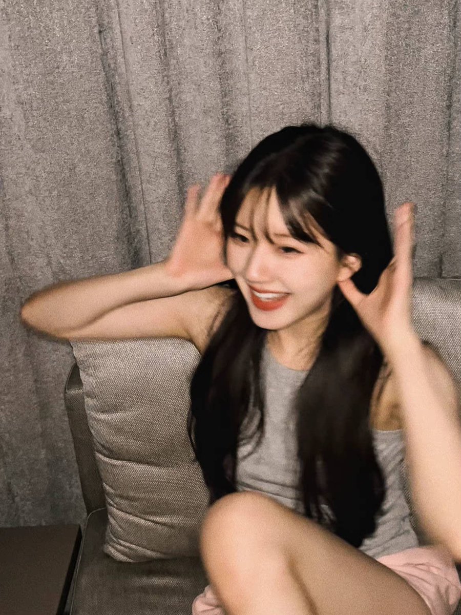 cdrama tweets on Twitter: "#ZhaoLusi’s studio shares new snaps"