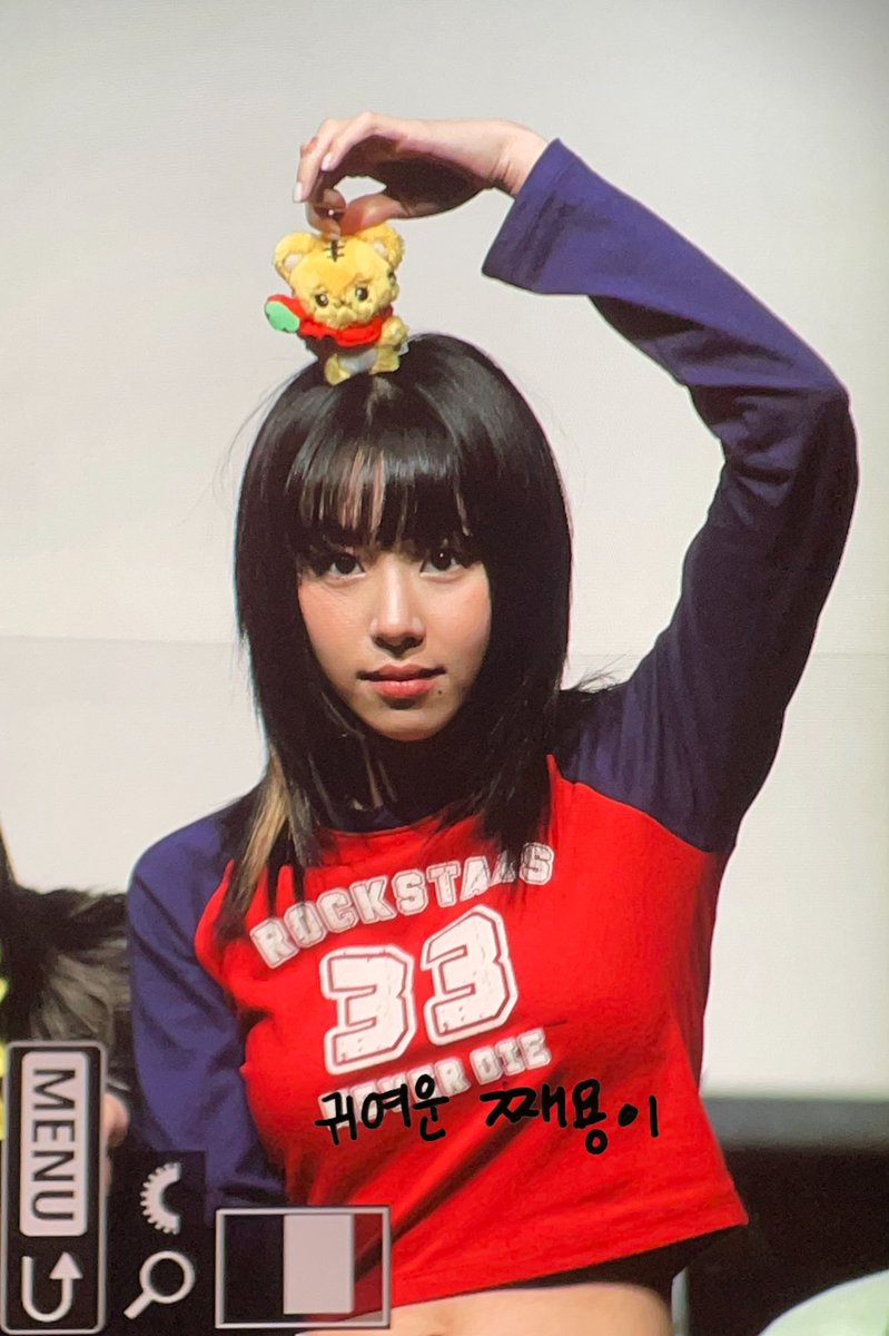 TWICE Indonesia on Twitter: "RT @REDPOINT423: 220908 팬싸인회 채영이가 챙랑이 자바머금🐯 #채영 #CHAEYOUNG #チェヨン ...