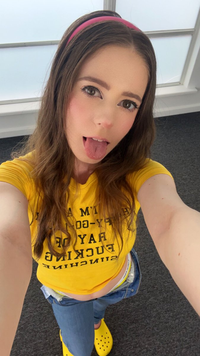 Ellie Rae 🌸 on Twitter: "i can lick it, i can ride it ヾ(•ω•`)o https://t.co/7EUwwyOArY" / Twitter