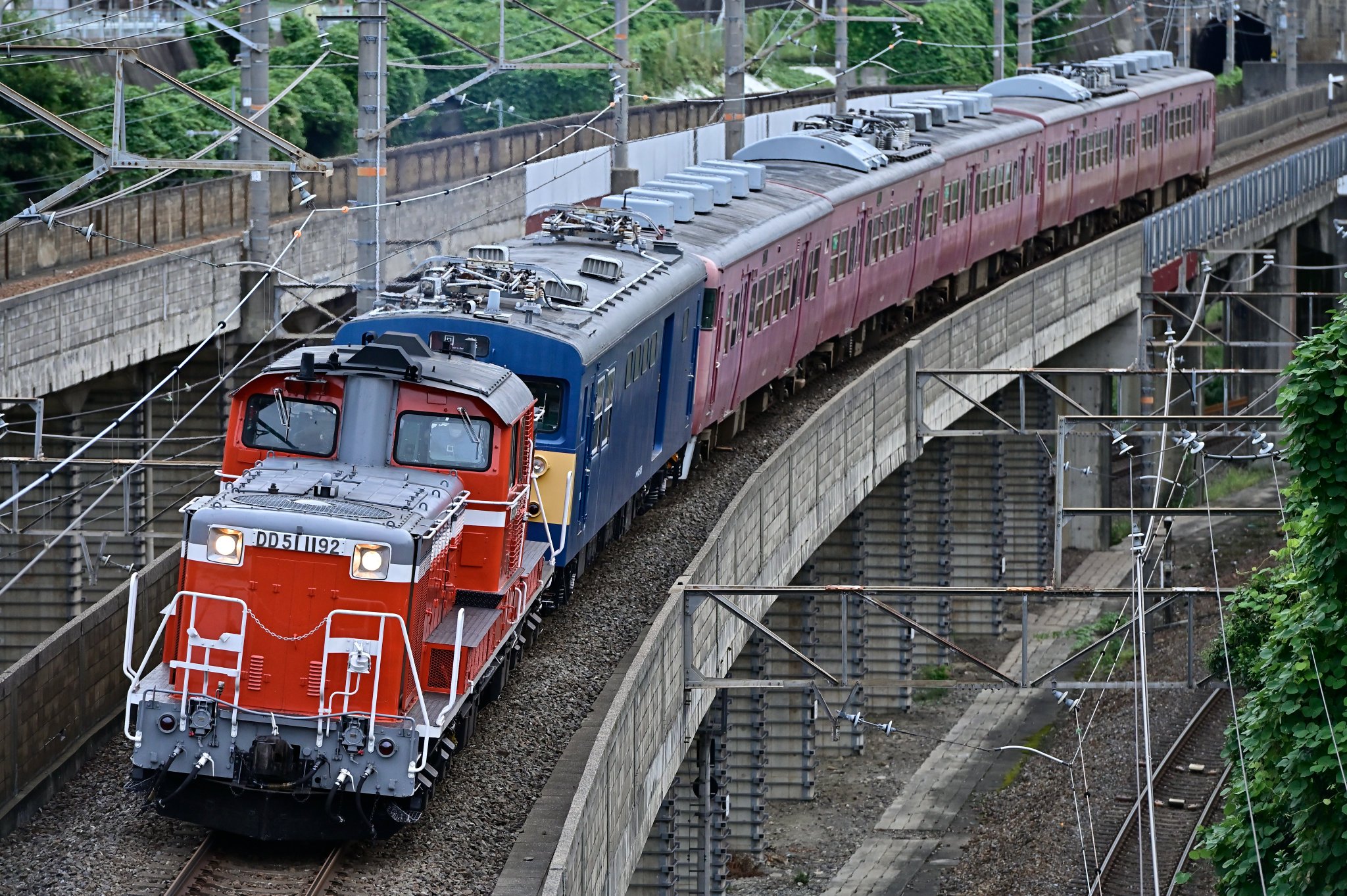 biwaぞう on Twitter: "2022.09.08 配9564レ DD51-1192 + クモヤ145-1051 + 413系(B09編成+B04編成) https://t.co ...