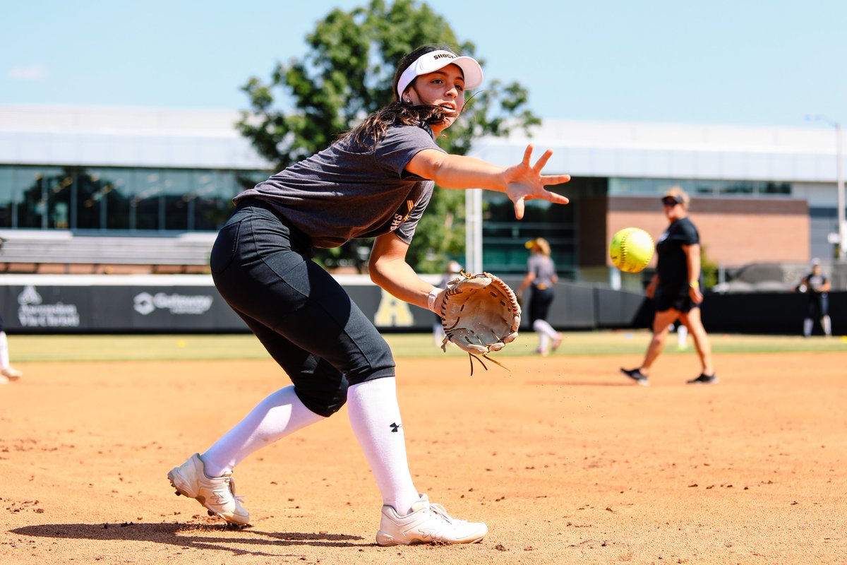 Taylor Eldridge on Twitter: "RT @GoShockersSB: "First day of practice. 𝗦𝗲𝘁 𝘁𝗵𝗲 𝘀𝘁𝗮𝗻𝗱𝗮𝗿𝗱." #watchus"