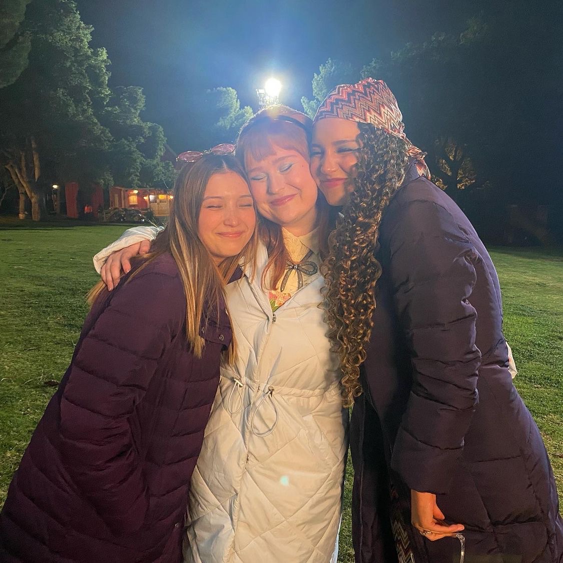 kadi on Twitter: "RT @sofiawyliebr: Sofia Wylie, Julia Lester e Saylor Curda nos bastidores da ...