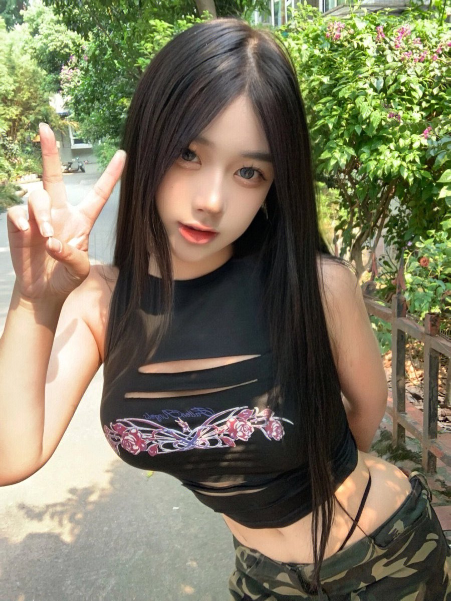 小胡桃 On Twitter 比起白天叫我宝宝,我更喜欢晚上哭着叫我姐姐