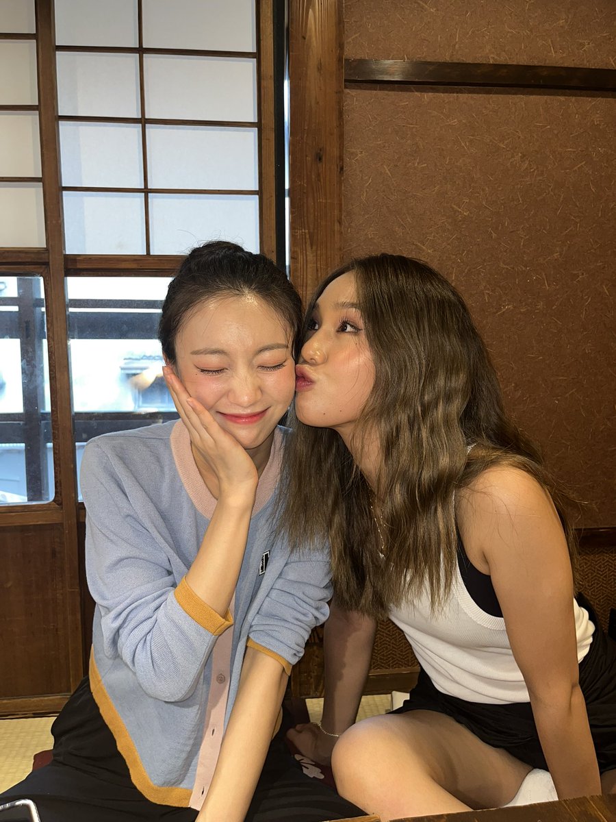 저 식당에서 무슨일이 일어난거임ㅋㅋㅋㅋ 얍얍👌🖐 @yapyap421