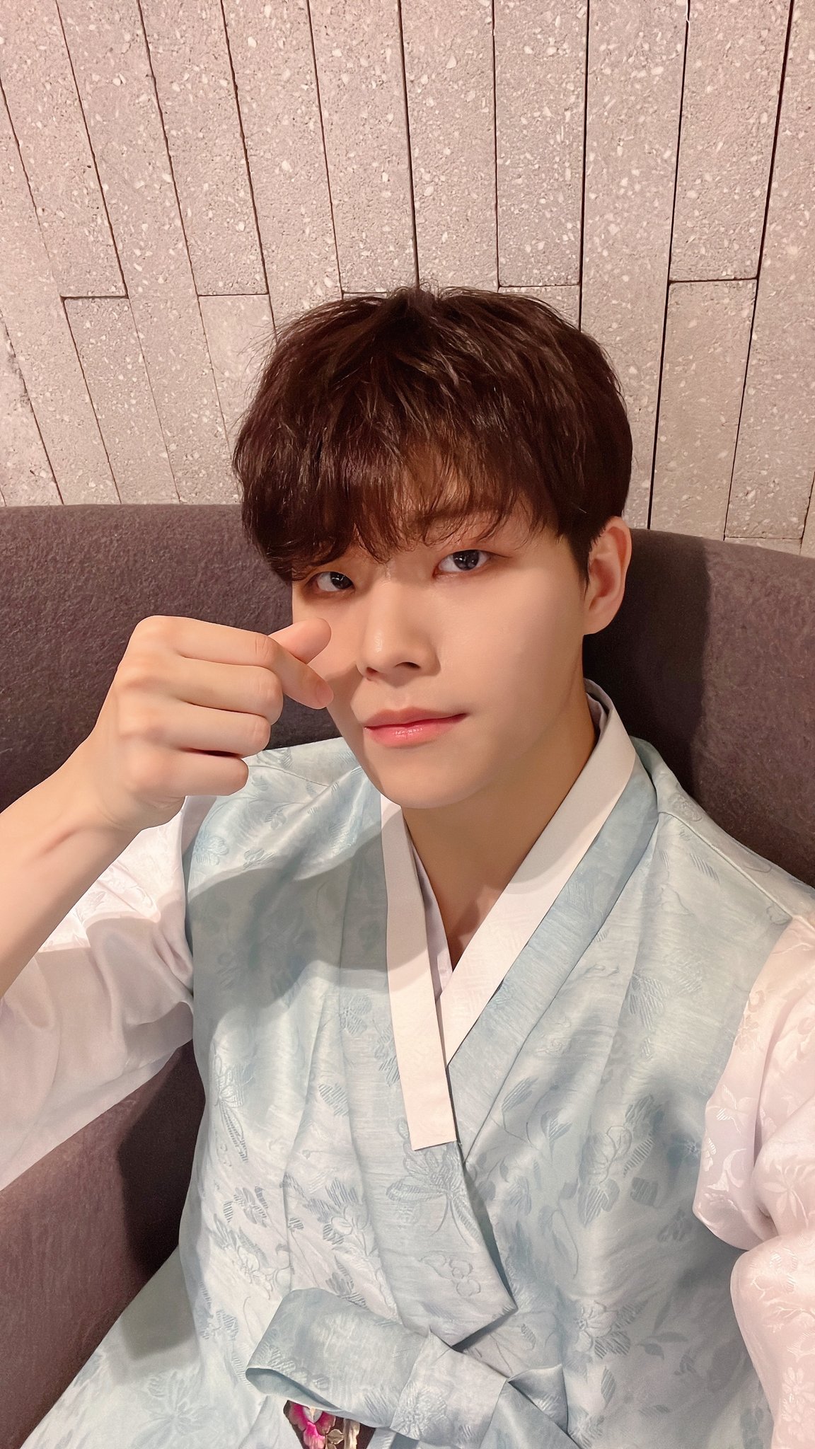 GHOST9 (고스트나인) on Twitter: "[#손준형] 행복하고 풍성한 한가위 보내세요☺️ 맛있는 음식도 많이 드시구 가족분들과 즐거운 시간 보내세요! https ...