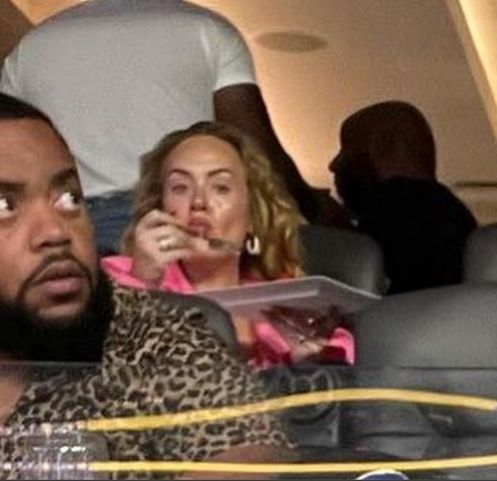 Info Adele on Twitter: "RT @InfoAdeleBrasil: Adele estava em um jogo da NFL na noite passada, em ...