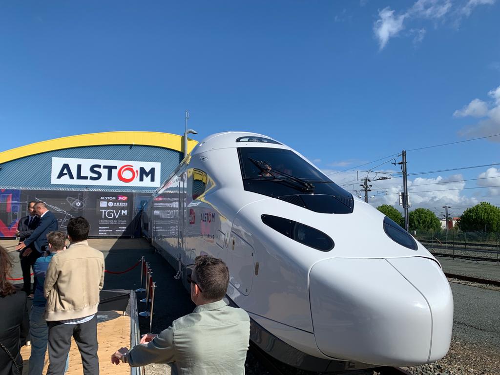 Alstom on Twitter: "A fantastic milestone as the #TGVM is unveiled on our site in La Rochelle ...