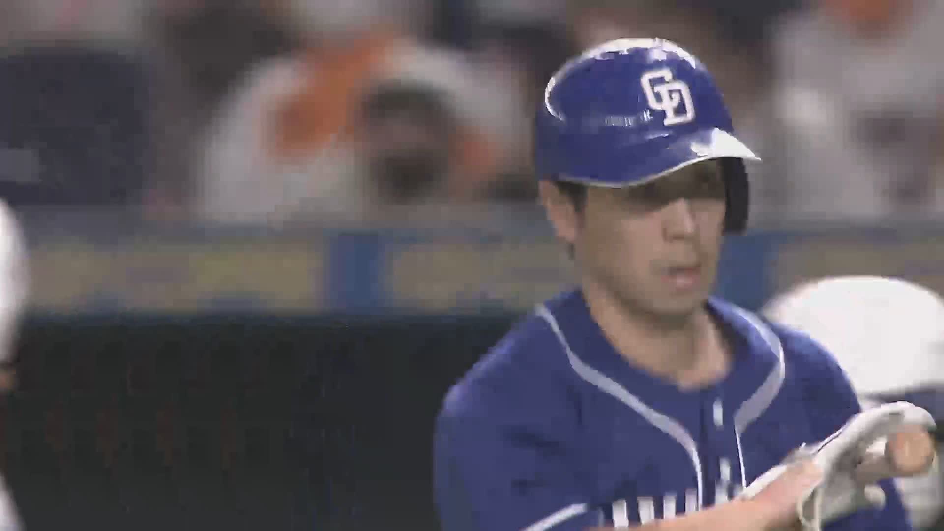 Nhkベースボール On Twitter 【中日 勝ち越し！】 プロ野球⚾️ 巨人×中日 Nhkbs1 放送中 10回表 ドラゴンズ 阿部寿樹 初球スクイズ！ 岡林勇希 が 