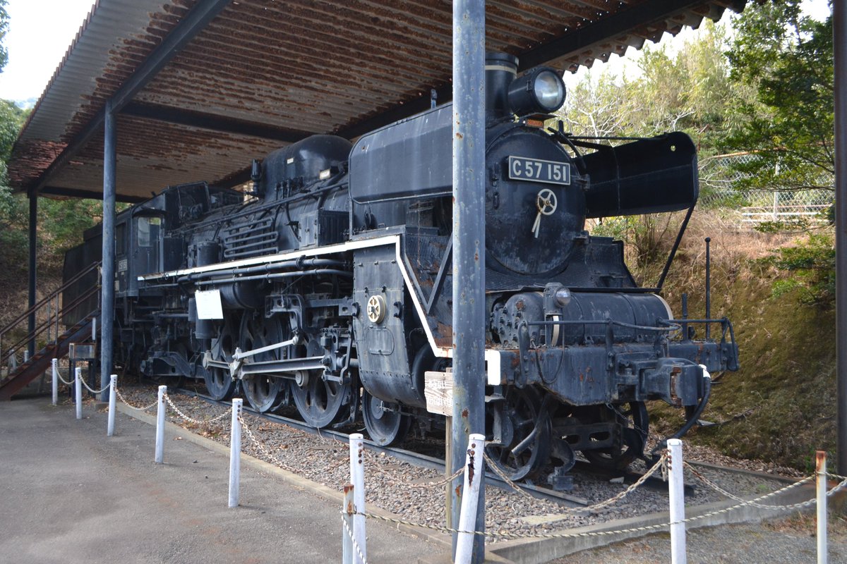 出てこいシャザーン on Twitter: "温泉の保存車1 平川動物園のC57151 園内に温泉の足湯がある #温泉の日"