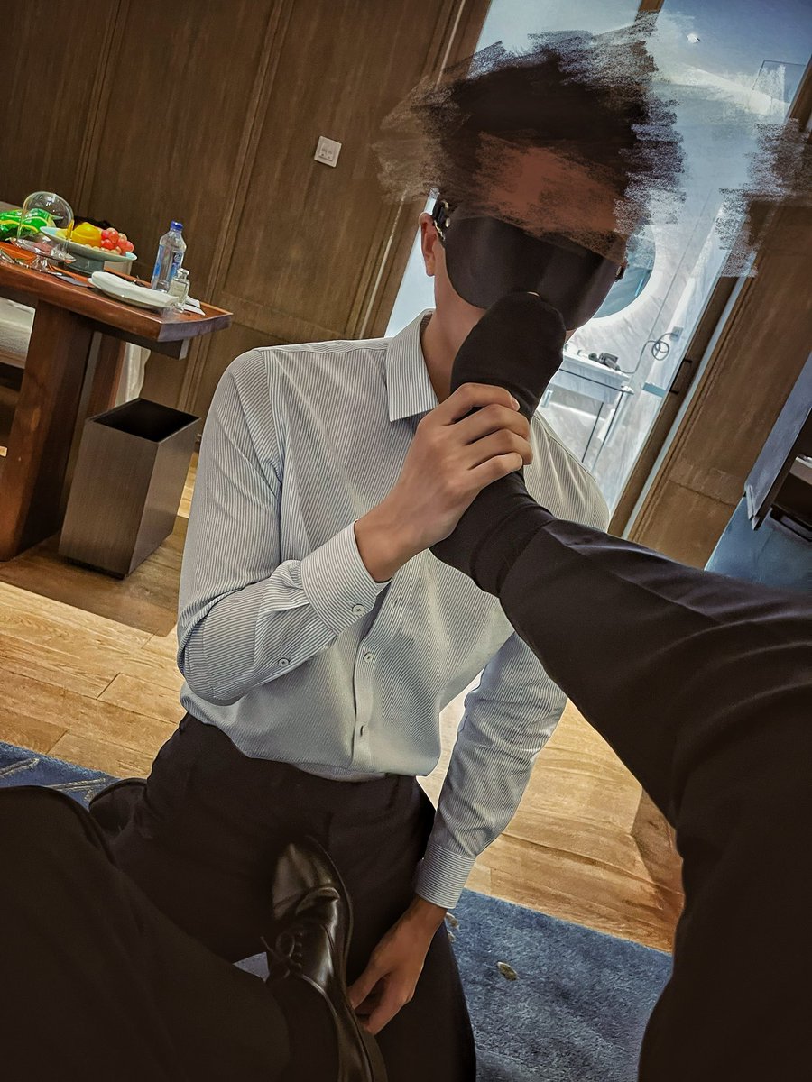 速水重道 On Twitter 乖儿子说老子的皮鞋非常好闻果然prada的皮革味就是诱惑😁所以对儿子又闻又踩他说比rush都上头!最后吃着老子的袜子被操射!过完中秋开始继续旅行