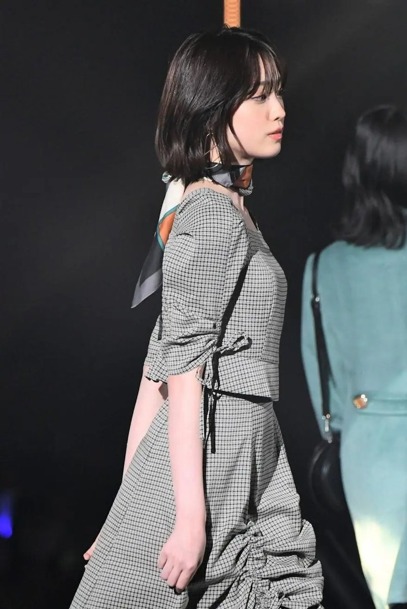 髙橋ひかる 中国応援会🇨🇳 On Twitter 【新闻】高橋ひかる:大胆スカートで美脚見せ セットアップ×スカーフで品良く 女優の高橋