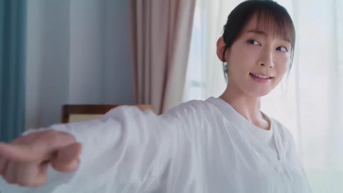 動画NOW on Twitter: "吉岡里帆 松本まりか が出演する P&G レノアハピネス ナチュラルシリーズ のCM 「驚きのリラックス体験 近日発売」篇。 https ...