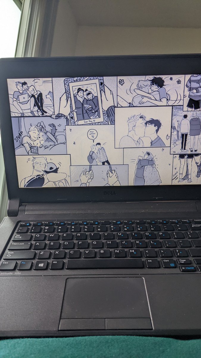 Lizzie π35 Days Till The Heartstopper Yearbook π On Twitter My Laptop