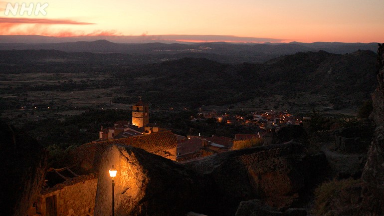NHK 世界ふれあい街歩き on Twitter: " ・ᴥ・ 来週9/13(火)夜8時のBSP『街歩き』は･･･ #ポルトガル のモンサント！ 撮影は今年の7月だワン♪ 番組では、これまでに ...