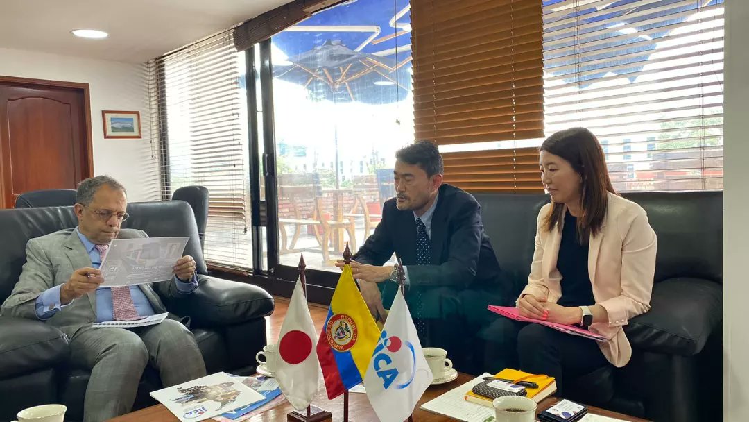 ESAP Oficial on Twitter: "El Director Jorge Bula y la Oficina de Internacionalización, se reunió ...