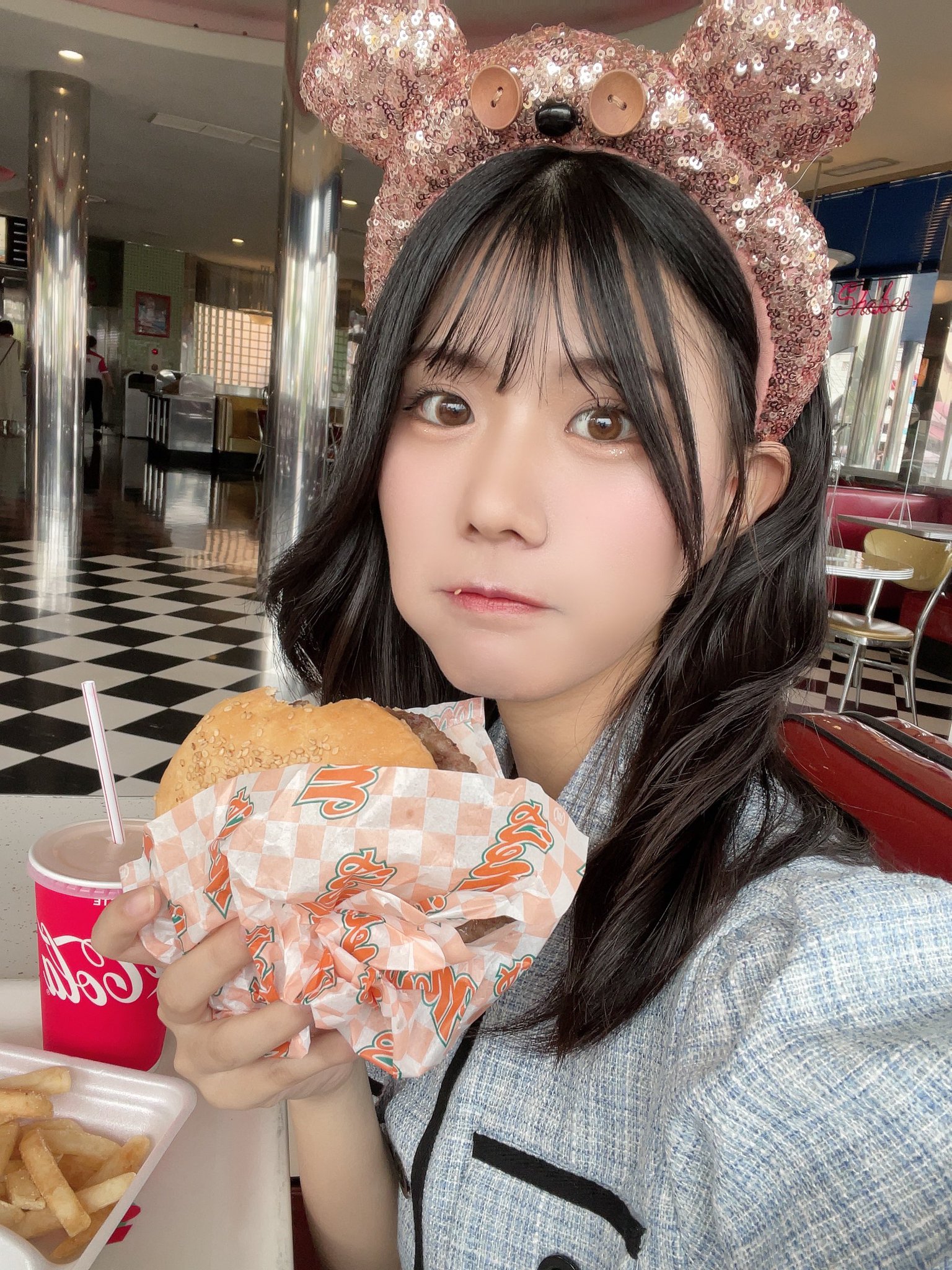 渡辺 菜月(STU48) on Twitter: "もぐもぐ🧸🍔 #STU48 #渡辺菜月 https://t.co/vCPTqnZbSR" / Twitter