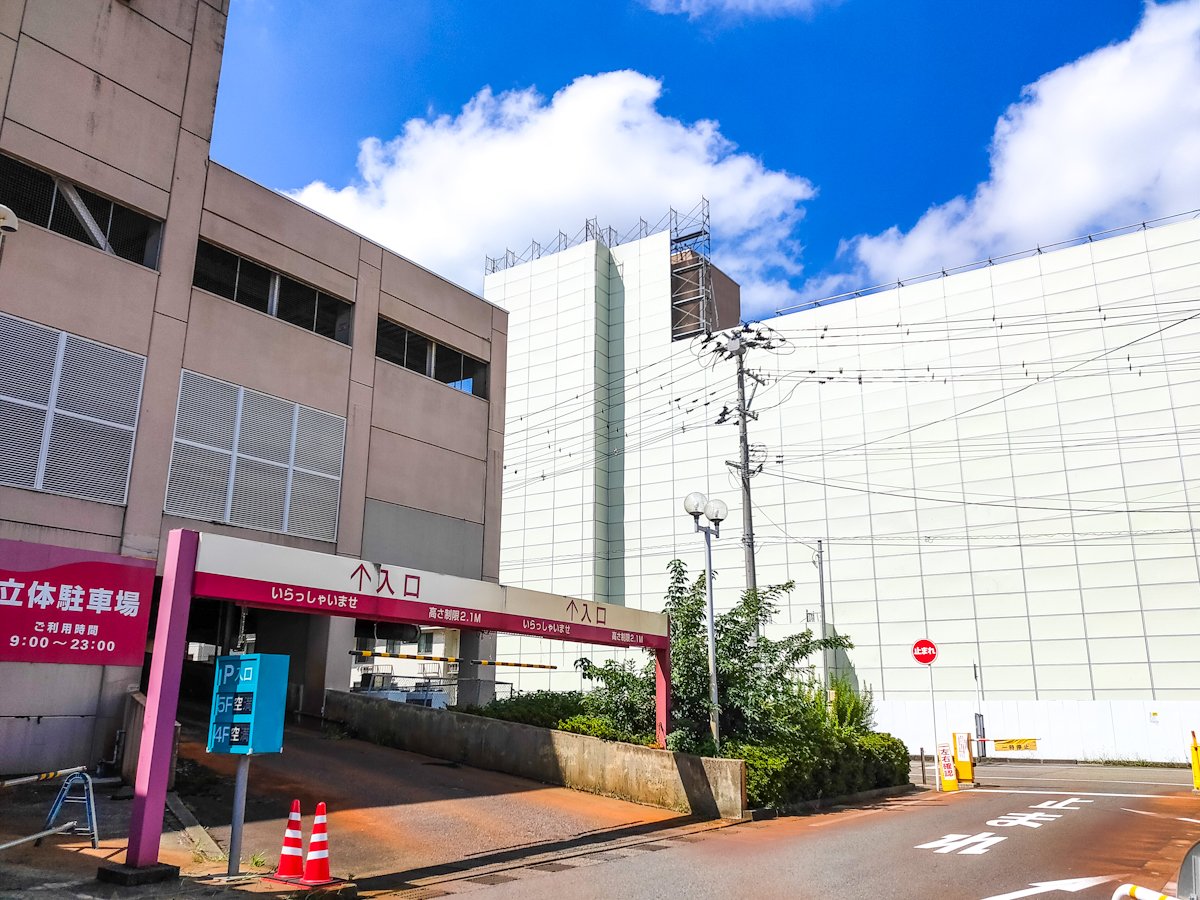 j-rakuda on Twitter: "イオン県央店のJR弥彦線側の立体駐車場で解体工事が進んでいると聞いてやって来ました。ピーク時に平面駐車場から立体駐車場となりましたが･･･役目を終え ...