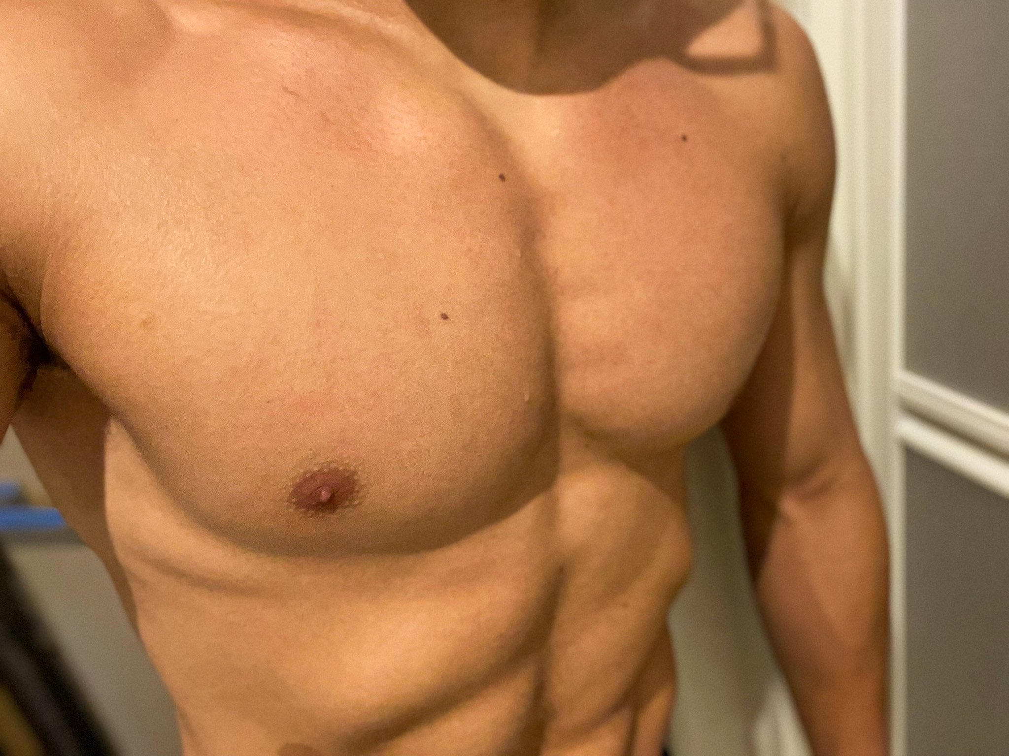 SosuKe on Twitter: "胸の日 30分間の自重トレでも 大きくなる https://t.co/ssrtYz7Cd1" / Twitter