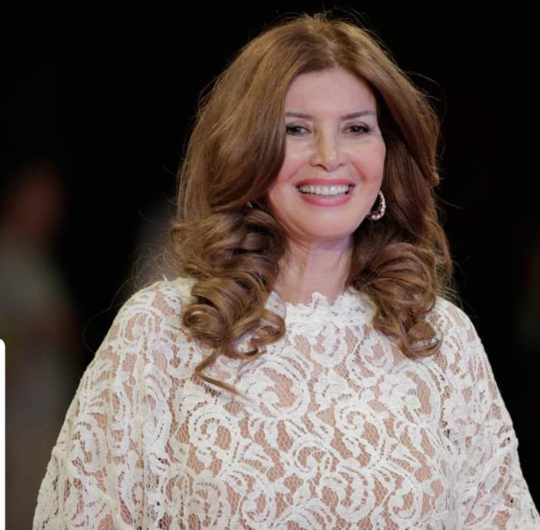في سلسلة التغريدات القادمة سأغرد عن ميرفت أمين وصورتها التي صارت حديث وسائل التواصل الاجتماعي