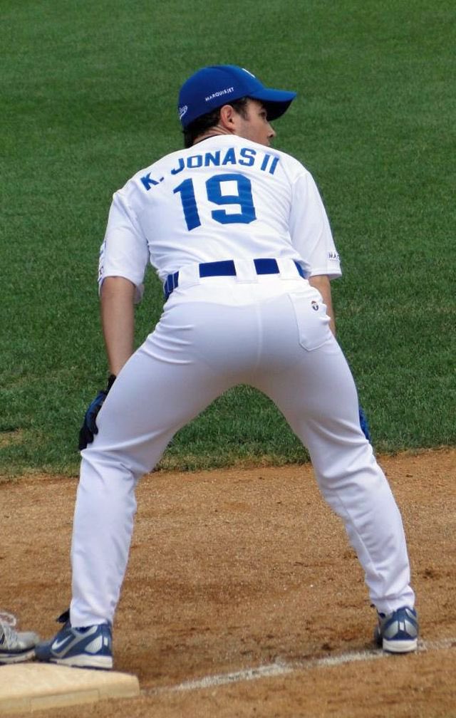 Famous Bulges On Twitter Rt Thefamousbulges Kevin Jonas Ass π