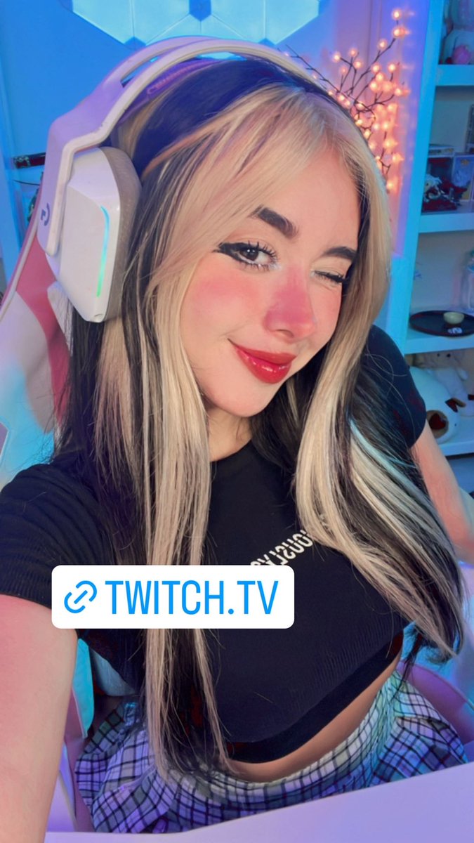 🌸LAIMUN🌸 on Twitter: "Soy idol ahora xdddd https://twitch.tv/xlightmoonx"