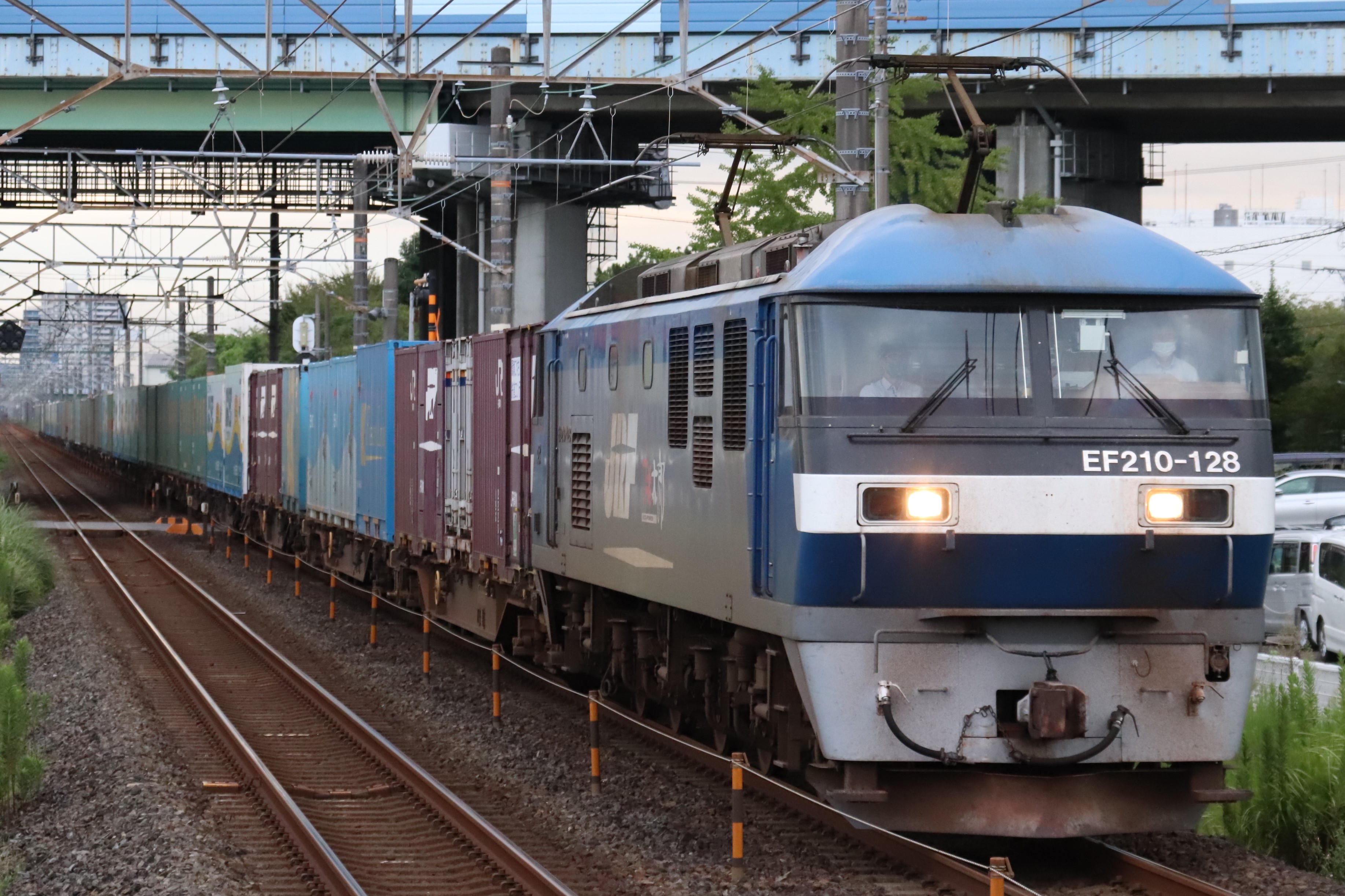 SS-20の人💮🎙️ on Twitter: "2022/9/9 8862レ EF210-147+東京メトロ18000系18110F(日立出場甲種) 8091レ EF210-309+日鐵チキ9 ...