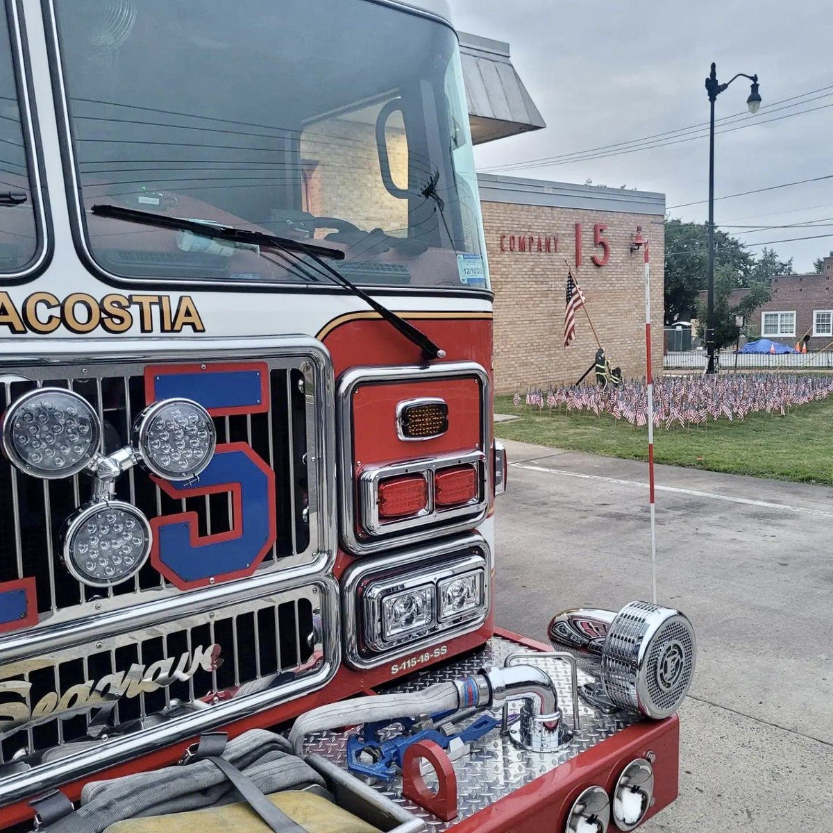 As they have done for years, DCsBravest Engine 15 and Rescue Squad 3 in ...