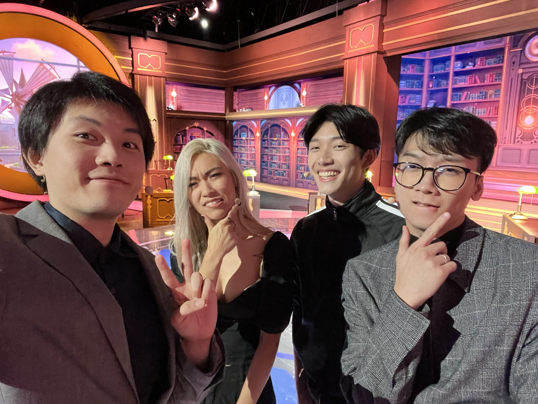 Atsu on Twitter: "GENSHIN GAMESHOW STARTING NOW!!! IF YOU TUNE INTO MY CHANNEL IT'S BEING HOSTED ...