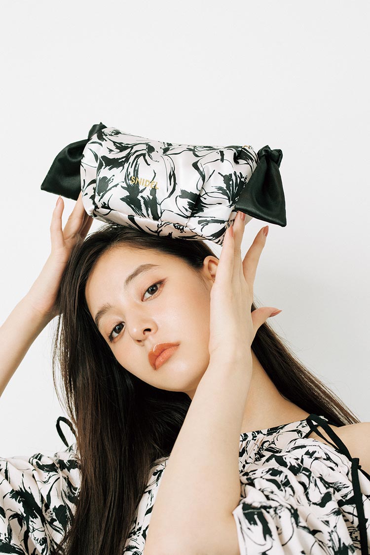 sweet on Twitter: "【sweet10月号】9/12発売号の付録はSNIDEL×新木優子 初のコラボ付録！ リボンつき2Wayポシェット♡ | https://t.co ...