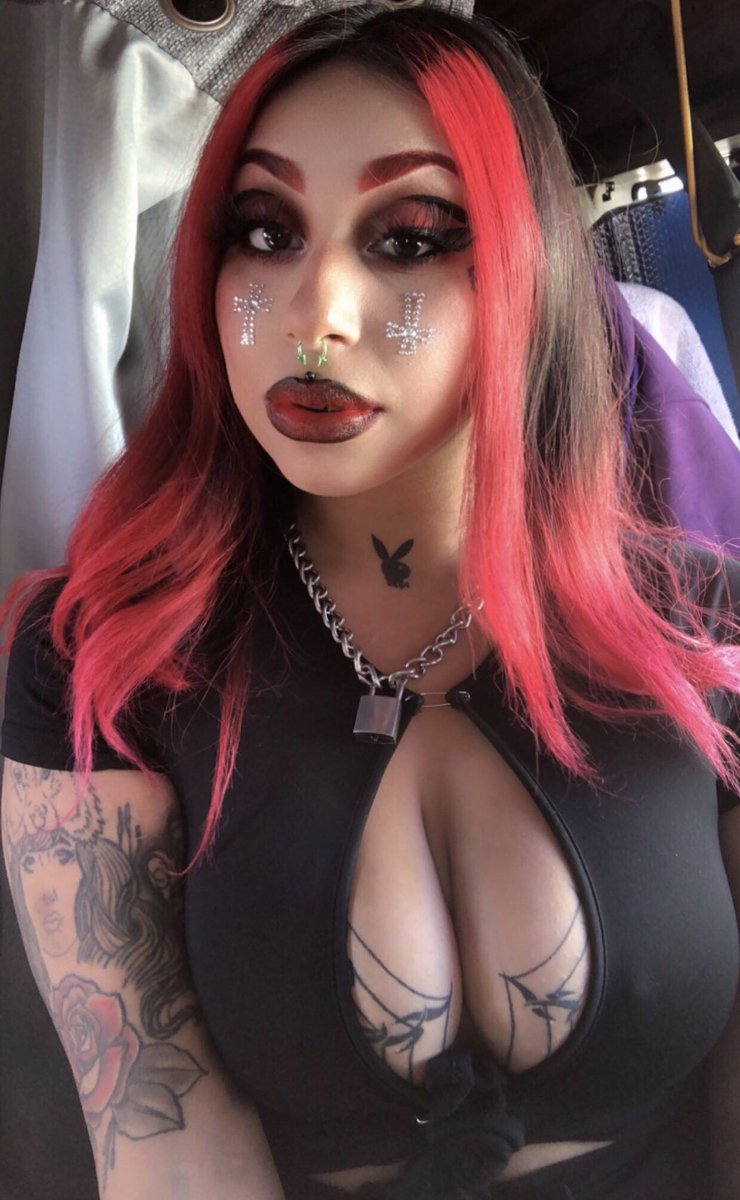 ♥️sexysayurimx♥️ On Twitter Rt Bigdaddyjen98 Safety Pin Holding On To Dear Life 😂 Should