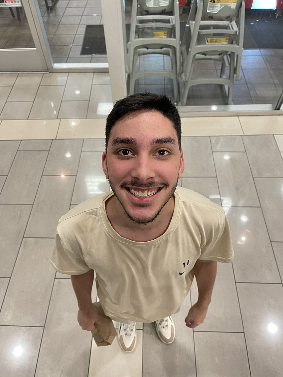 FlexZ on Twitter: "POV: Eres FlexZ mirando a Kesto"